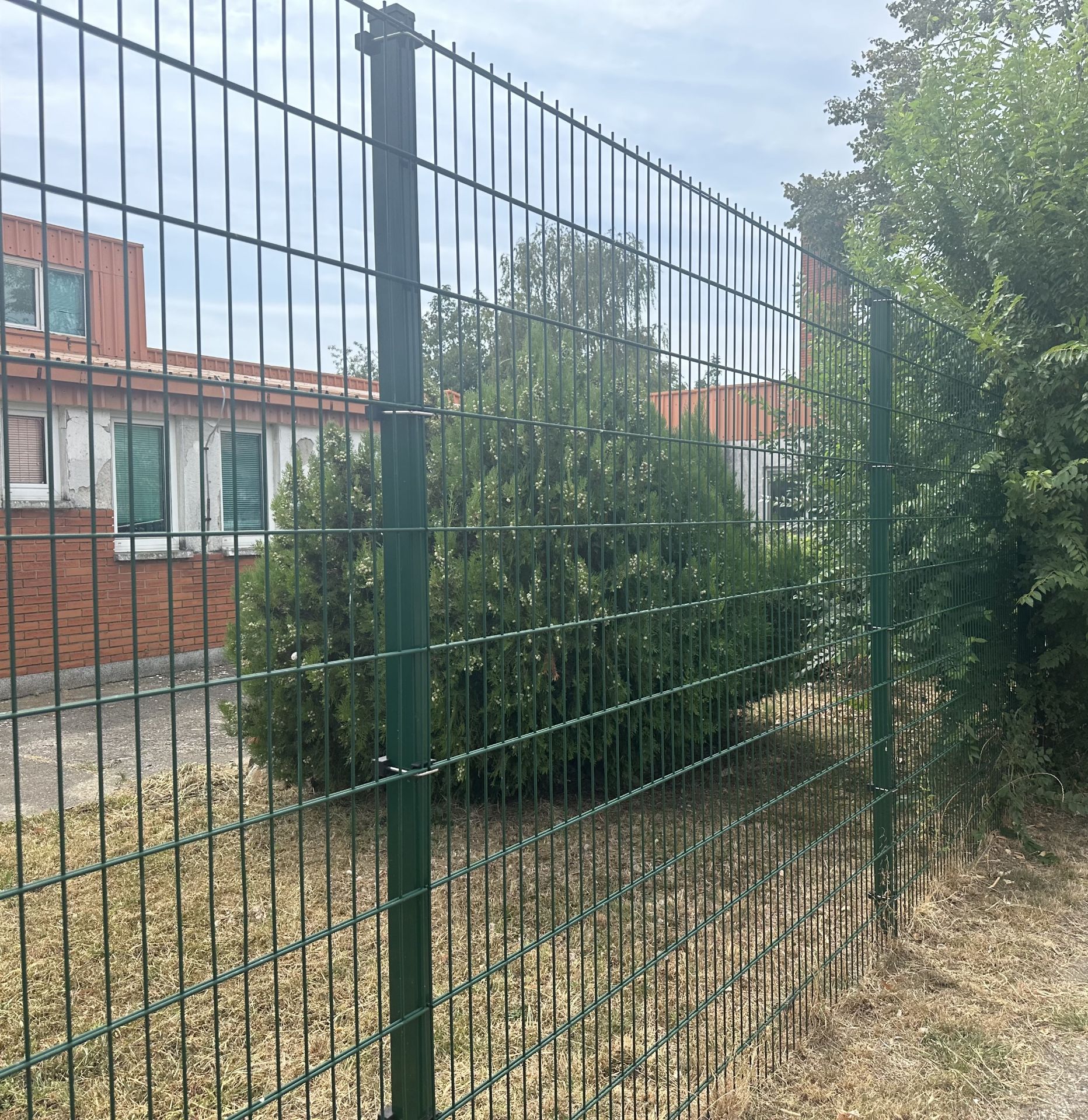 2D panelna ograda 6/5/6 mm – najčvršća metalna ograda. Sirma / Ograde ...